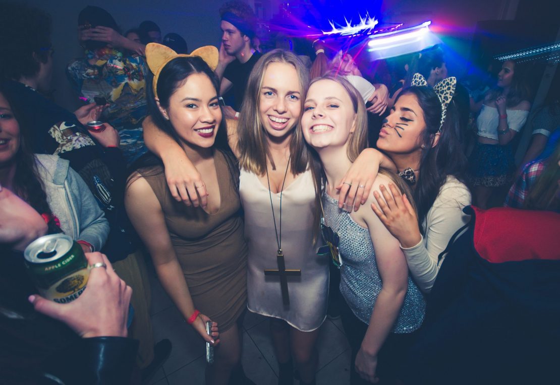 How to Take Better Party Pictures? Tips for Party Photography – Fashion ...